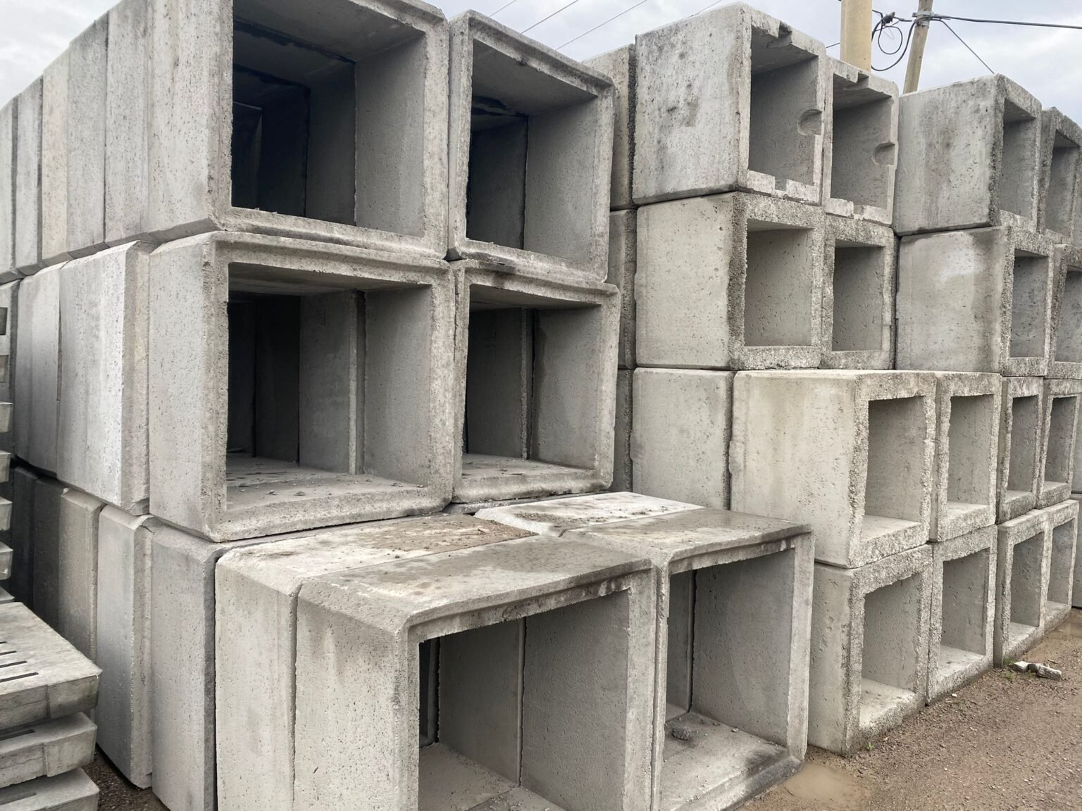 Elektrik Menholleri - Beton Yapı Elemanları - Ahır Izgarası