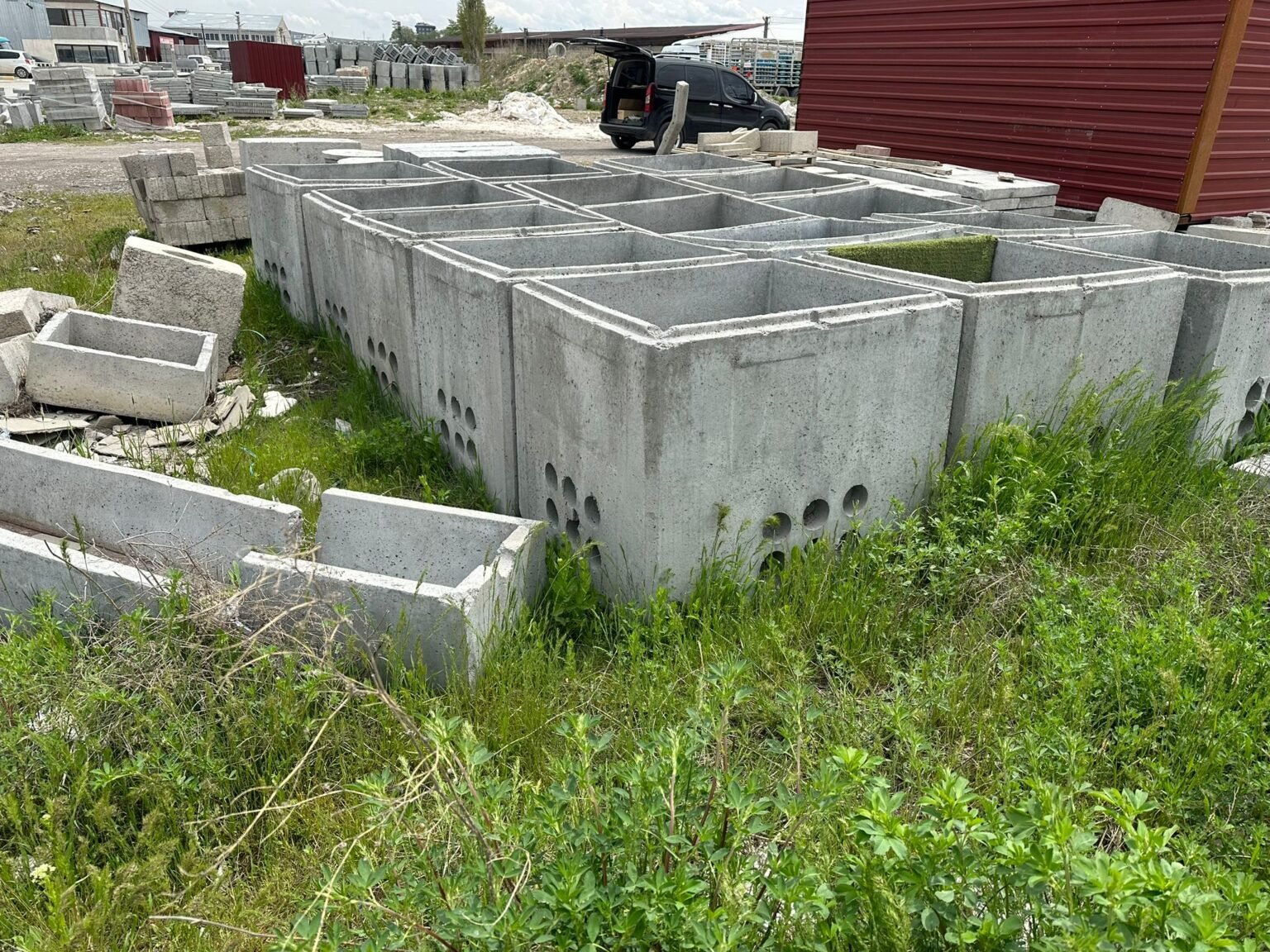 Ankara Beton Menhol - Beton Yapı Elemanları - Ahır Izgarası